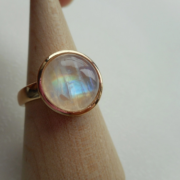 宝石質レインボームーンストーン リング 指輪・リング 夕漣 sekiren 通販 5466250｜Creema(クリーマ)