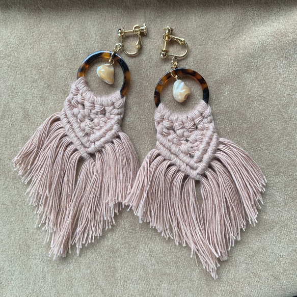べっ甲フープのマクラメイヤリング/ピアス イヤリング・ノンホールピアス ミ・アンジュ 通販 8074710｜Creema(クリーマ)