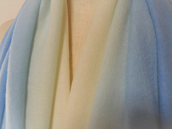 まるで羽のような軽さシルク・ウールショール「薄群青色」 ストール 鞆屋 TOMOYA 通販 12706083｜Creema(クリーマ)