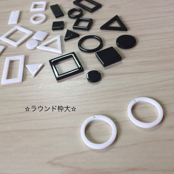 シンプルアクリルパーツシリーズ ラウンド枠大 ホワイト その他素材 スターフラワー 通販 2962985｜Creema(クリーマ)