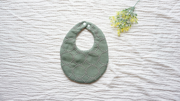 ミナペルホネン タンバリン たまごスタイ オリーブ お色変更可能 スタイ・よだれかけ NAMI 通販｜Creema(クリーマ) 8260042