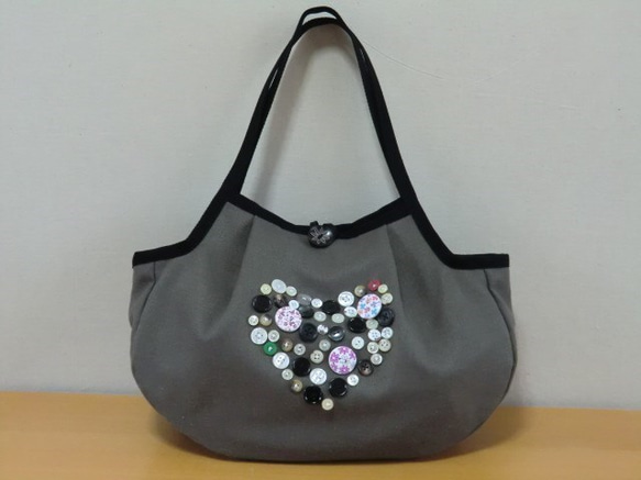 1週間限定 お試し価格★1点もの★飾りボタンでハート模様のグラニーバッグ★13 グラニーバッグ 布あそび 通販 4016921｜Creema ...