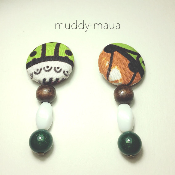 【送料無料】イヤリング可 アフリカンバティックのくるみボタンの大ぶりピアス ピアス（スタッド・一粒） muddy-maua 通販 ...