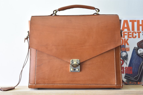 植物をこすり手縫いの革のブリーフケース[アスカー] CarlosHuang ショルダーバッグ Carlos 通販 2642407｜Creema ...