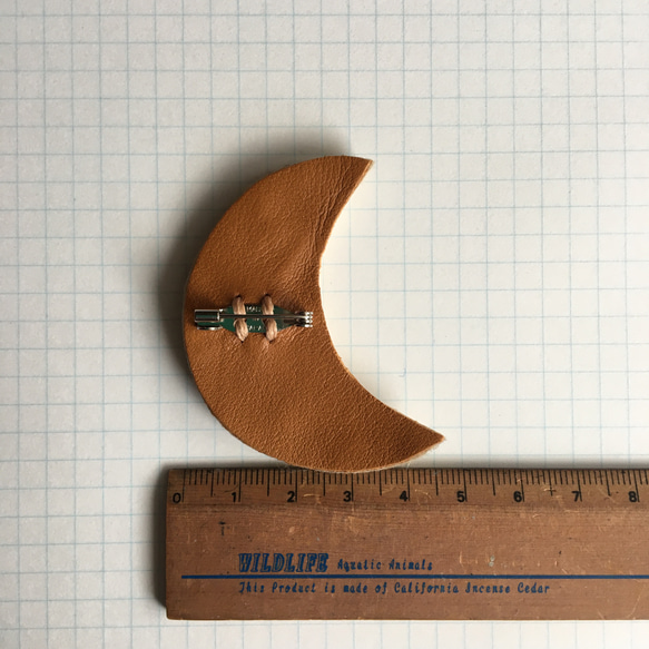 きれいめファッションに⭐︎ビーズ刺繍ブローチmoon＊シルバー ブローチ shirotsumekusa 通販 7807178｜Creema(クリーマ)