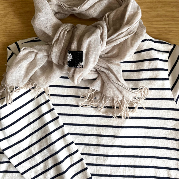 スクエアマーガレットビーズ刺繍ブローチ＊ブラック ブローチ shirotsumekusa 通販 9635330｜Creema(クリーマ)