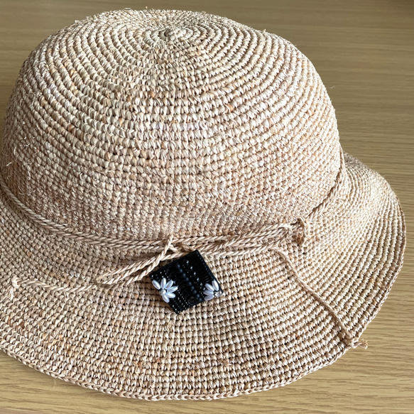 スクエアマーガレットビーズ刺繍ブローチ＊ブラック ブローチ shirotsumekusa 通販 9635330｜Creema(クリーマ)