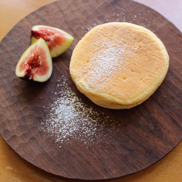 彫り丸皿22cm ウォールナット 中皿 KoopCafe高倉清 通販 4395895｜Creema(クリーマ)