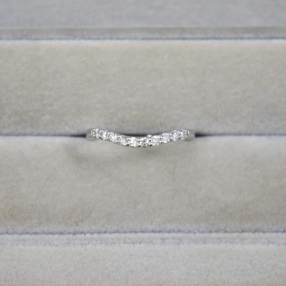 [定制] 鉑金鑽石戒指半永恆 PT V 形 pt900 0.2ct 戒指 戒指 アイネローゼ 的作品｜Creema