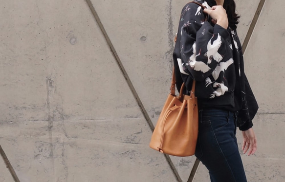 mini Bert伯特 真皮 水桶包 側背束口包 / tan色 植鞣革 / 手工包 斜背包・側背包・肩背包 Rrenae ...