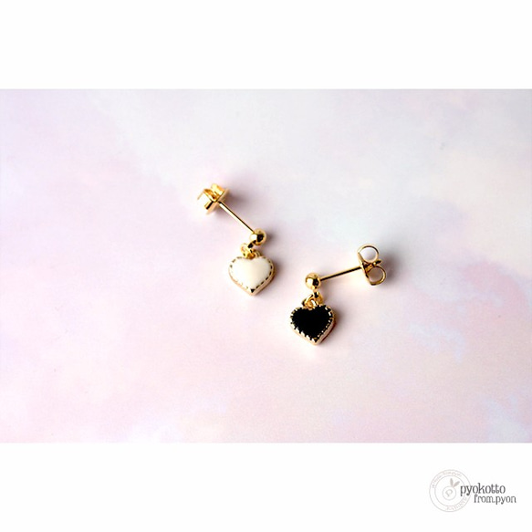 白と黒♡ピアス-pi-21- ピアス（スタッド・一粒） pyon※発送目安ご確認ください 通販｜Creema(クリーマ) 1780489