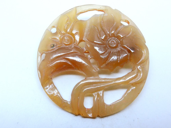 ＜送料無料＞45mmアールヌーボー風 水牛の角 手彫り透かしフラワーブローチ（ホワイトホーン） ブローチ JollyJewel creema店 ...