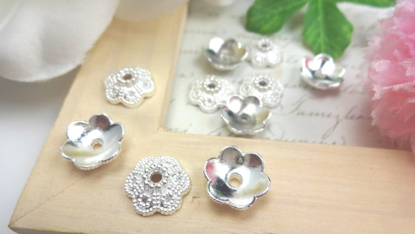 ビーズキャップ 20個/10.5mm★ホワイトシルバー★座金 花座 とんぼ玉 HARU雑貨 通販 2606967｜Creema(クリーマ)