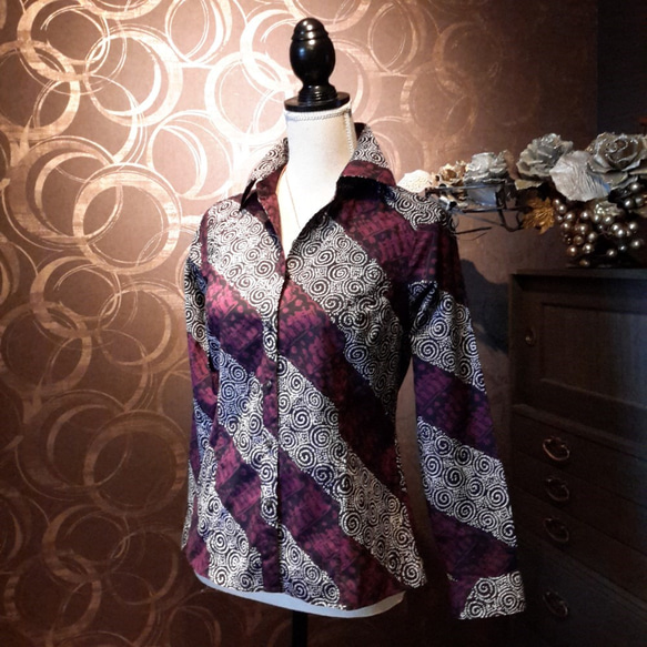 パープルうずまき (インドネシア 更紗 シャツ) シャツ white rose 通販｜Creema(クリーマ) 2782859