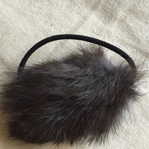ラビットファーのヘアゴム（ダークブラウン） ヘアゴム ricca 通販｜Creema(クリーマ) 1448890