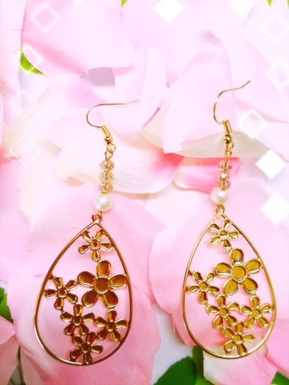 ゆらゆらお花が可愛いゴールドピアス ピアス（フック・チェーン） Masayo 通販 2780017｜Creema(クリーマ)