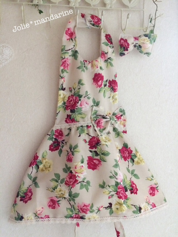 ベビー用エレガントローズエプロンドレスとヘアゴムセット スタイ・よだれかけ jolie*mandarine 通販｜Creema(クリーマ ...