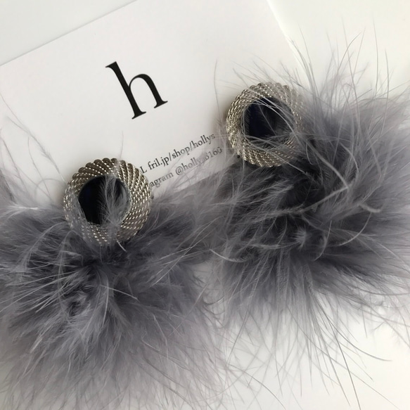 ヴィンテージボタン×ファーイヤリング イヤリング・ノンホールピアス ＊holly's＊ 通販｜Creema(クリーマ) 4603448