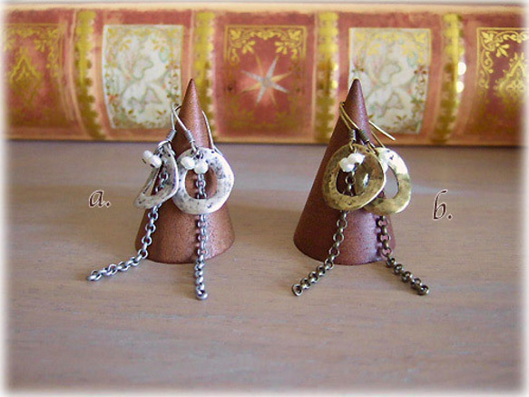 淡水ベビーパールとリングの耳飾り ピアス（フック・チェーン） 御伽館 通販｜Creema(クリーマ) 12625397