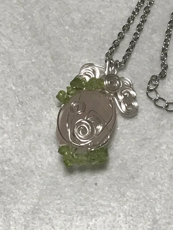 ローズクォーツとペリドットのネックレス╰(*´︶`*)╯♡送料無料 ネックレス・ペンダント みゆき 通販｜Creema(クリーマ) 4985544