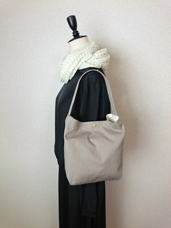 【sale！30%OFF！】ワンハンドルトート ライトグレー 11号 35 トートバッグ しゅうよん 通販 5484900｜Creema(クリーマ)