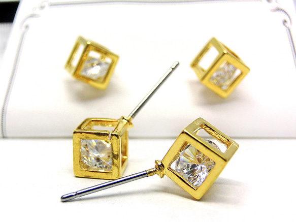 【1ペア】キューブ×キュービックジルコニア ピアススタッド 四角形 立方体 CZ M18 金具・チェーン eSPERANZA | エスペランサ ...