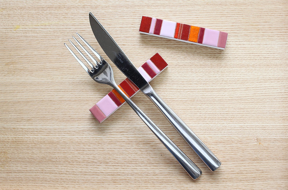 タイルの箸置き・カトラリーレスト 1セット2個入り（赤系） 箸・箸置き estudio Colmena 通販｜Creema(クリーマ)