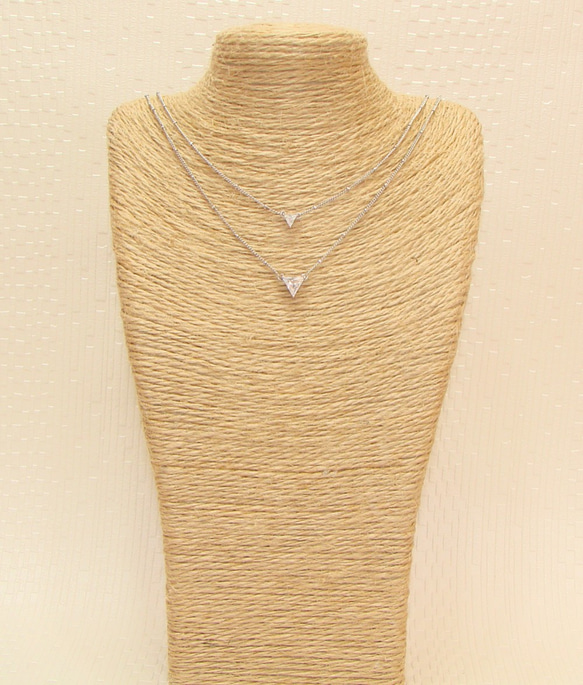 繊細で美しい小さな三角形の天然ジルコン結晶の鎖骨のチェーンネックレス.Jill＆ジョー・エクルーサイブホイールライン18Kgfブ ネックレス ...