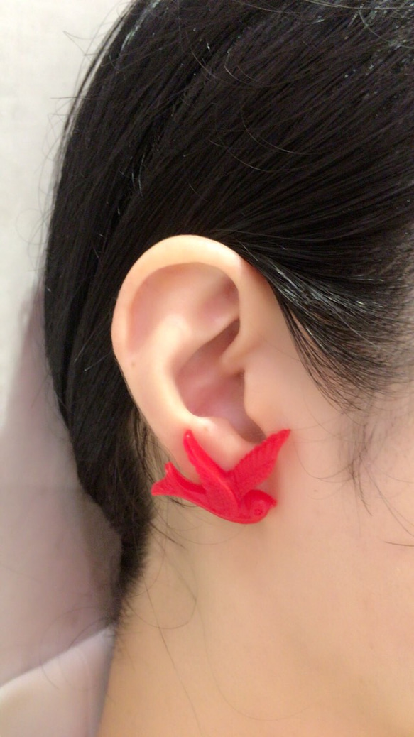 【完売】二羽の赤い鳥 ピアス（スタッド・一粒） Cendrillon 通販｜Creema(クリーマ) 5286733