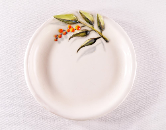 南天の陶器プレート-下絵付け＆レリーフ 小皿 KAISHIKI Studio 通販 3039366｜Creema(クリーマ)