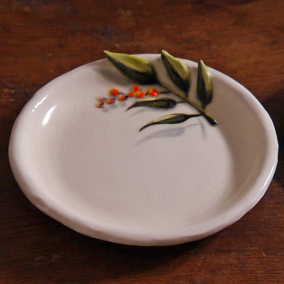 南天の陶器プレート-下絵付け＆レリーフ 小皿 KAISHIKI Studio 通販 3039366｜Creema(クリーマ)