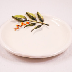 南天の陶器プレート-下絵付け＆レリーフ 小皿 KAISHIKI Studio 通販 3039366｜Creema(クリーマ)