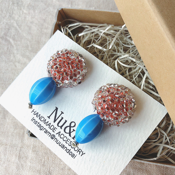 スカイブルーとクリアビーズ刺繍のピアス＊受注制作＊ ピアス（その他） Nu&i 通販｜Creema(クリーマ) 9817306