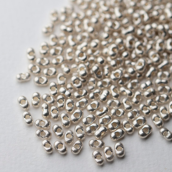 再販！ファルファッレ マットシルバー 4mm 1本 280個 B7_32290552_4_MS ビーズ ルールブルー 通販 8641613 ...