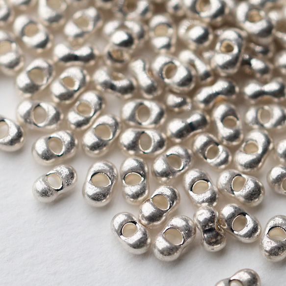 再販！ファルファッレ マットシルバー 4mm 1本 280個 B7_32290552_4_MS ビーズ ルールブルー 通販 8641613 ...