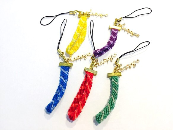 happyチャーム付きミサンガストラップ 嵐カラー 紫 その他アクセサリー sakurakids3 通販 3221716｜Creema(クリーマ)