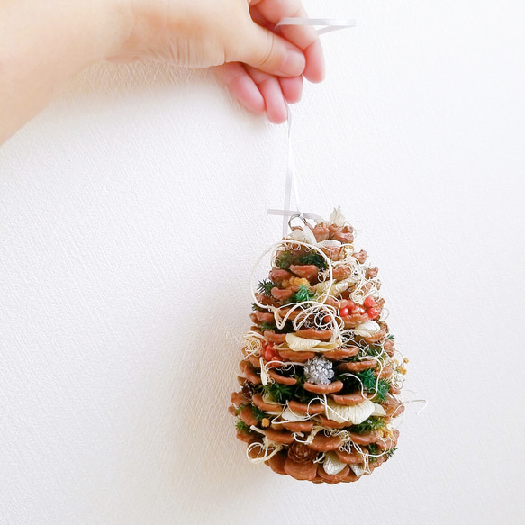 ★早期割引中★大きな松ぼっくりツリー フライングツリー③ 置いても吊り下げもOK ドライフラワー 色と香りのリース専門店 emiya 通販 ...