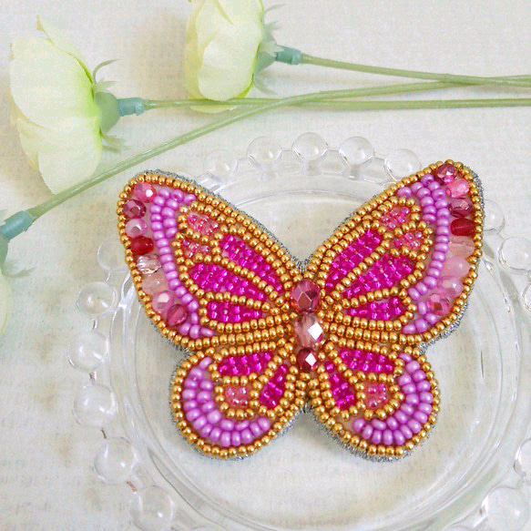 『バタフライ -a-』ブローチ・ピンクゴールド ブローチ hapia 通販｜Creema(クリーマ) 1234467