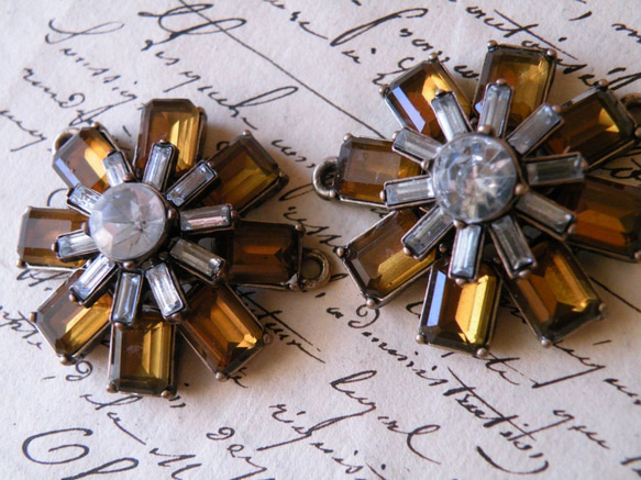 ヴィンテージテイスト ラインストーンビジューコネクター ブラウンとクリアフラワー ビジュー・クリスタル Maiden's drawer 通販 ...