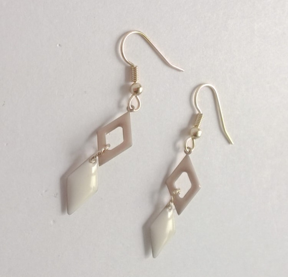 ベージュ＆ホワイト ダイヤ ピアス】from France ピアス（その他） annanncat 通販 1172393｜Creema(クリーマ)