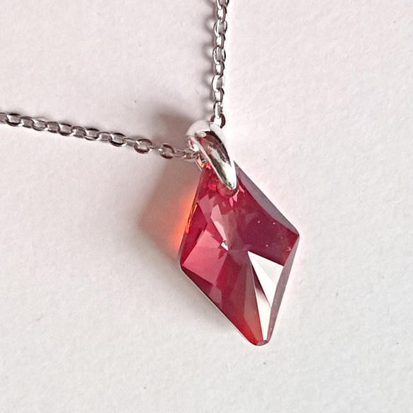 【スワロフスキー ダイヤ型（稀少 19mm レッドマグマ）の ネックレス】 ネックレス・ペンダント annanncat 通販 2267653 ...