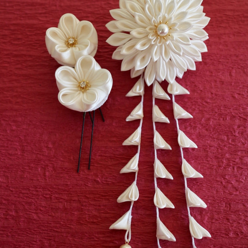 正絹つまみ細工のかんざしセット*白無垢の花の髪飾り かんざし 正絹つまみ細工のかんざしセット*白無垢の花の髪飾り かんざし