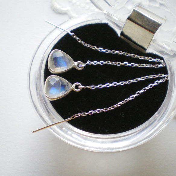 ムーンストーンアメリカンピアス(SV925) 01 ピアス（その他） きらきらsun 通販 6439809｜Creema(クリーマ)