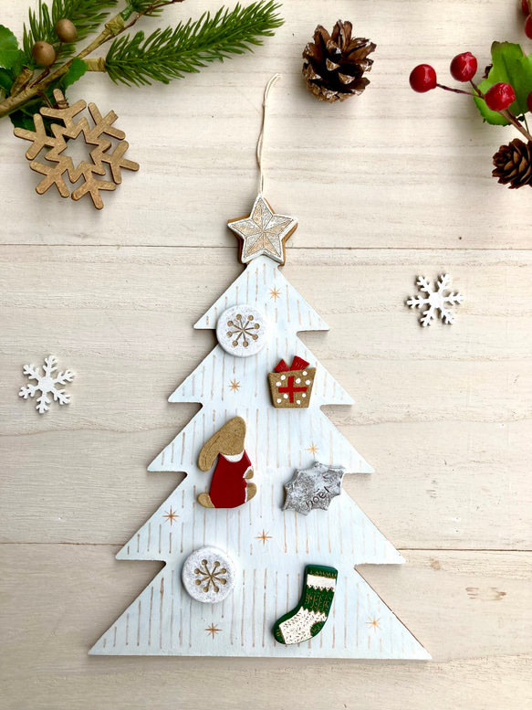 うさぎとヒイラギクリスマスツリーボード k タペストリー・壁掛け Cherry CreeK 通販 12640849｜Creema(クリーマ)