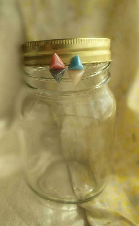 バイカラー三角コンビピアス#03 ピアス（スタッド・一粒） AKYU.vive 通販｜Creema(クリーマ) 5408417