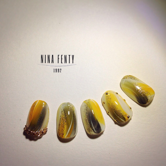 elegance nail (yellow) ネイルチップ（つけ爪） NINA FENTY 通販 3426120｜Creema(クリーマ)