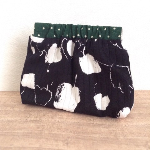 gooddayの裏地も可愛いポーチ・黒リンゴ ポーチ good day 通販｜Creema(クリーマ) 2317574