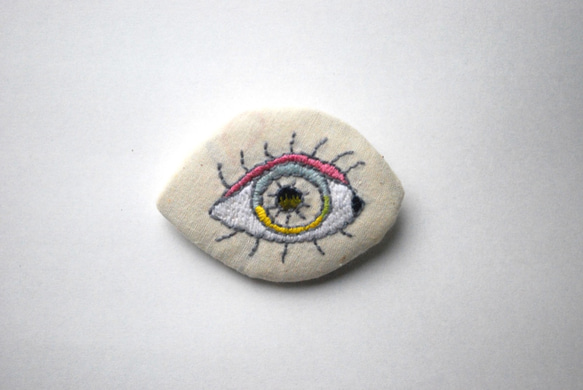 刺繍ブローチ≪おめめ≫ ブローチ ornithine 通販 4560176｜Creema(クリーマ)