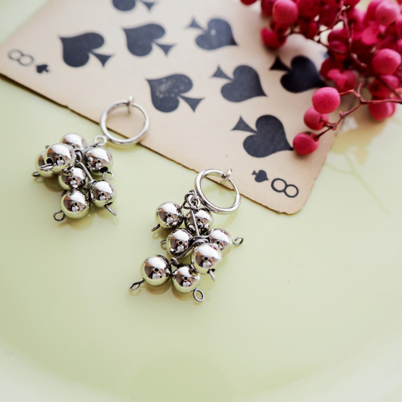 木の実イヤリング（ペッパーベリー） イヤリング・ノンホールピアス HAPPY CAKE JEWELS 通販 12456203｜Creema(クリーマ)