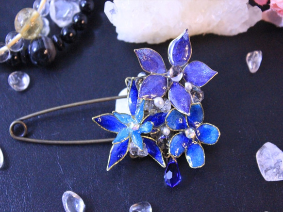 フラワーストールピン★コズミックブルー ブローチ かの 通販｜Creema(クリーマ) 3098490